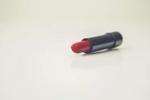 How Lipstick Is Made In Factory: Facts You Need to Know - Siloran